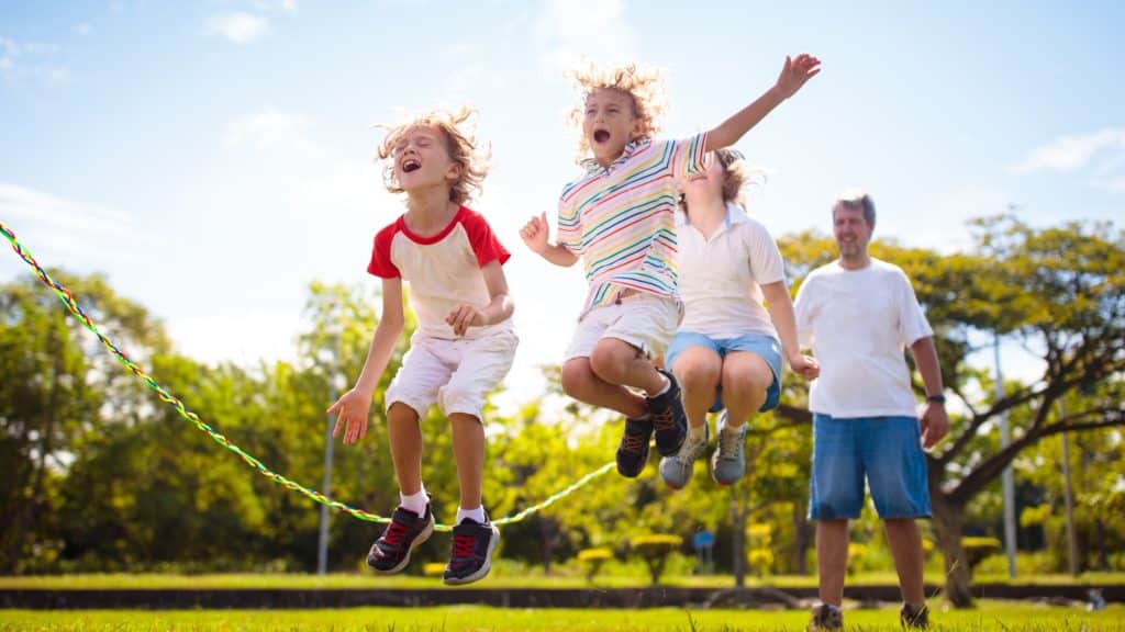 Zajedničke igre djece i roditelja: 15 najzabanijih ideja